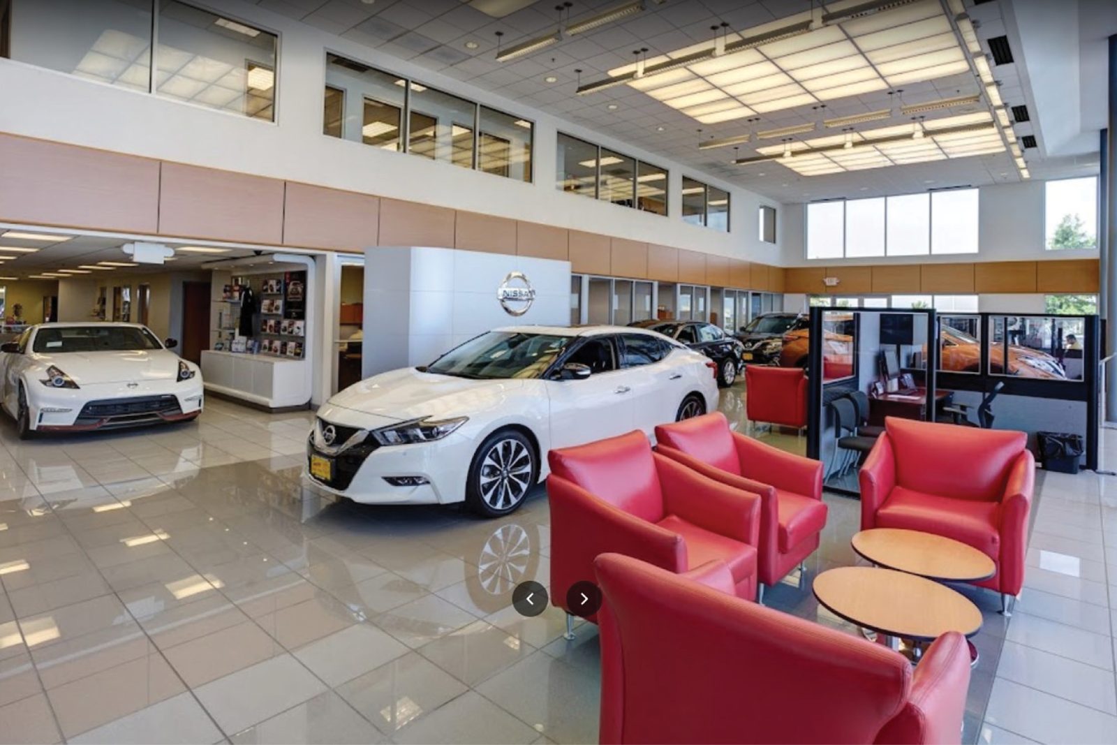 Nissan Dealer St Charles